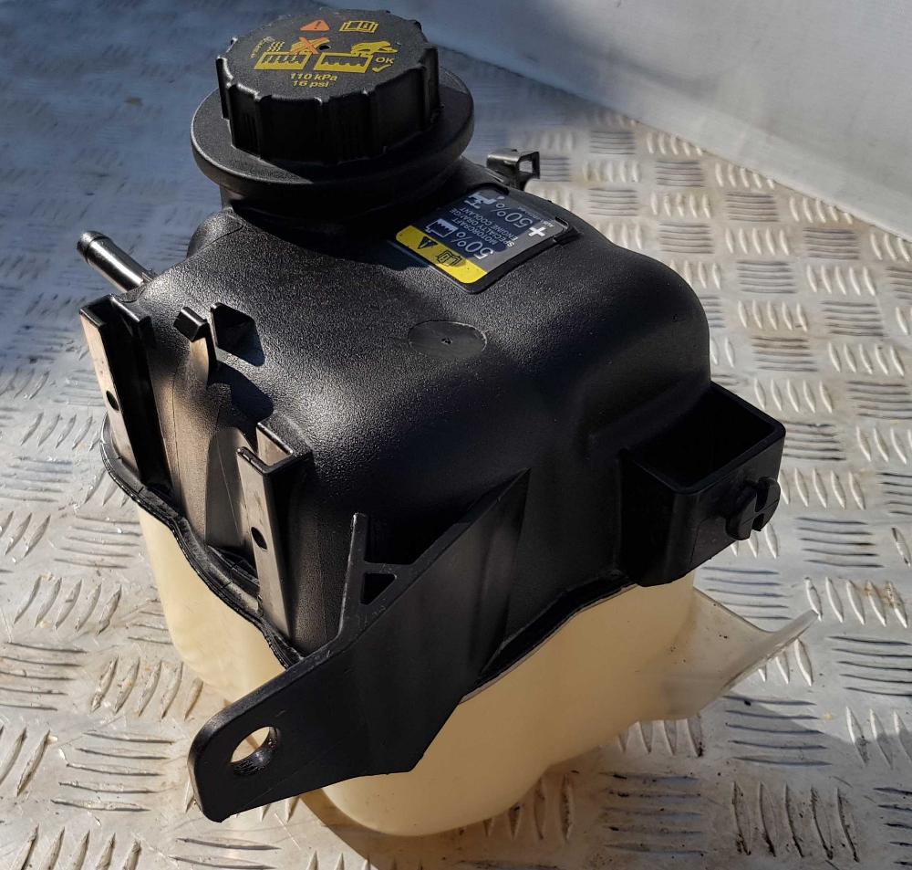 Расширительный бачок Ford Explorer 5 AG13 8A080 AE; AG1Z 8A080 S