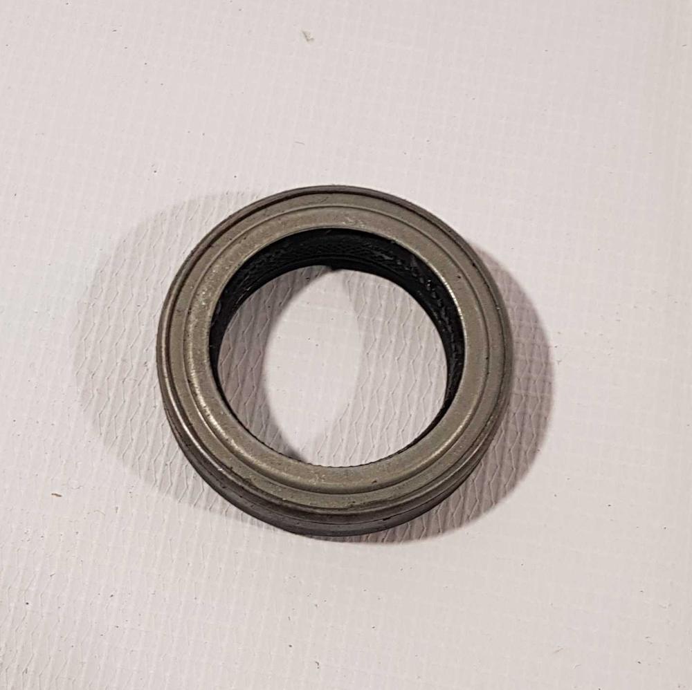 Сальник полуоси переднего редуктора Chevrolet Tahoe/Cadillac Escalade ...