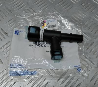 Тройник заднего контура отопителя (черный) Chevrolet Tahoe/Cadillac ...