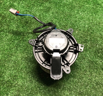 Мотор отопителя печки торпедо Chevrolet Tahoe / Escalade 2021-н.в. 84843544